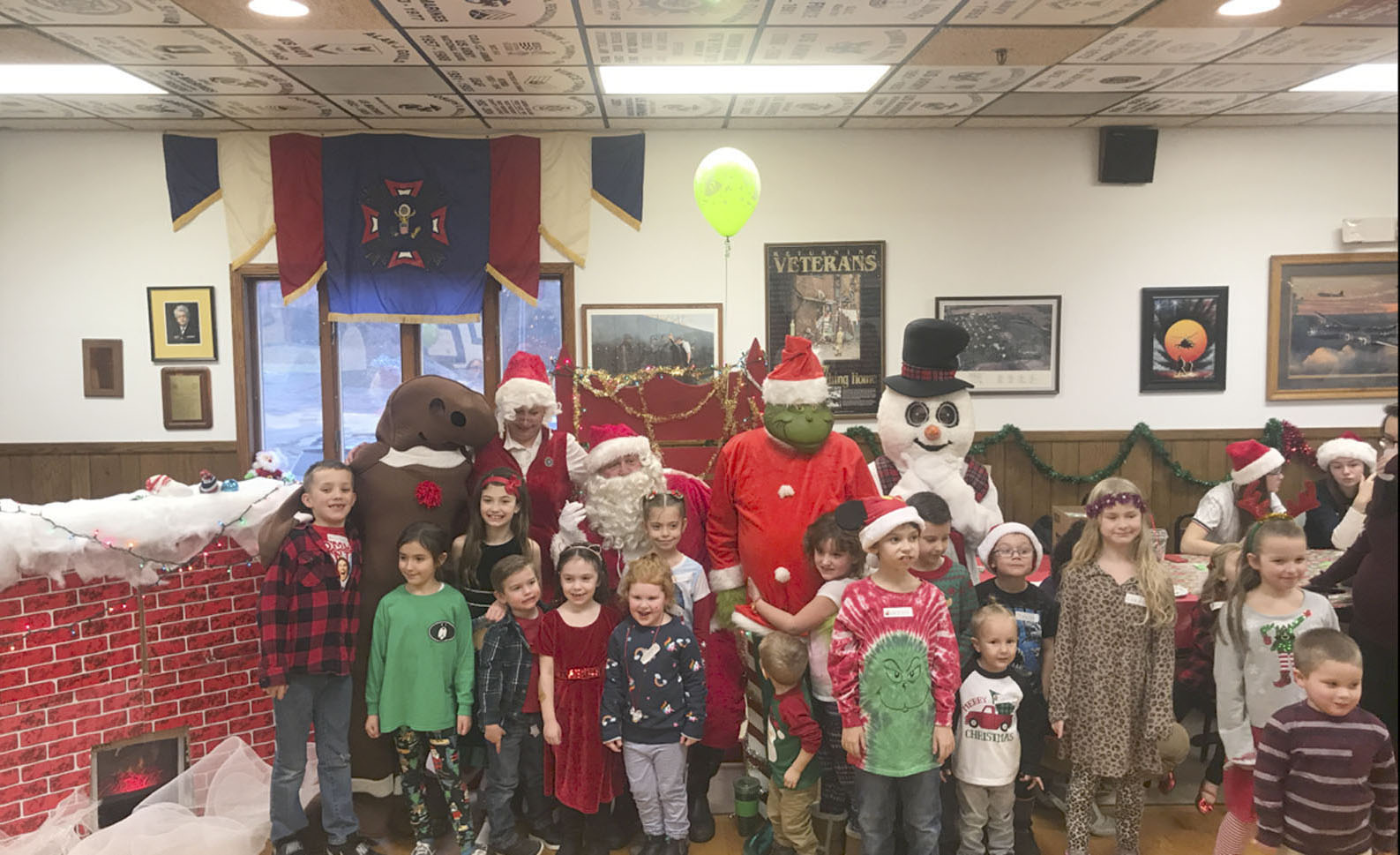 Santa visits Silver Creek VFW | News, Sports, Jobs - Observer Today
